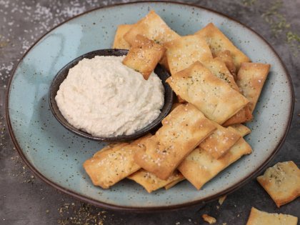 Σπιτικά κρακεράκια με ταραμοσαλάτα | Sigmalive Cooking