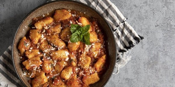 Σπιτικά νιόκι με σάλτσα ντομάτας | Sigmalive Cooking